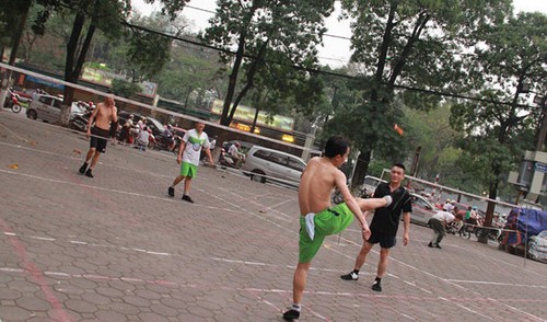 Đá Cầu, juego tradicional en Hanói