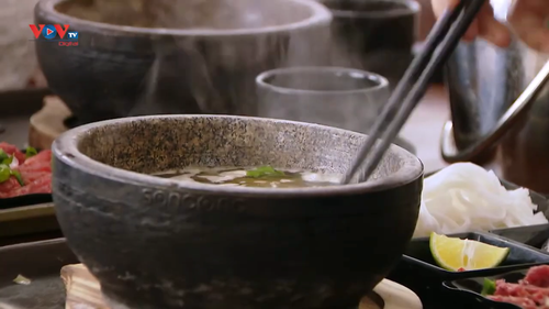 Beef pho served in hot stone bowls – Hanoi must-try