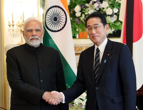 Japan PM begins official visit to India