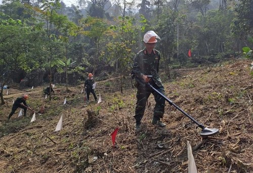 Vietnam, RoK cooperate in mine action training course