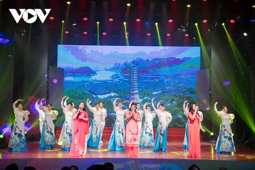 Preisverleihung des Liederkompositionswettbewerbes “Let’s sing Vietnam”