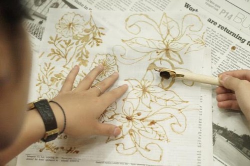 Teknik Mencanting Batik Tradisional Indonesia