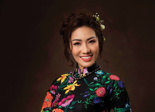 NSƯT Minh Thu hát những bài ca không quên