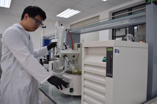 Young pharmaceutical researcher with an aspiration to contribute to science