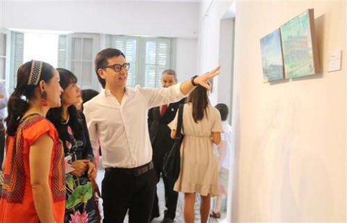 Mexican painter Diego Rodarte’s paintings exhibited in HCM City