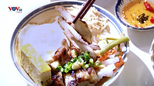 Хрупкий и ароматный дробленый рис с беконом и свиными щечками