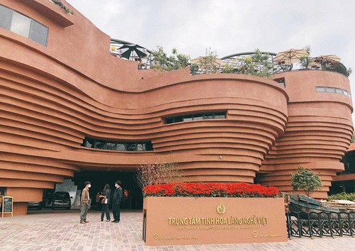 “Bat Trang Ancient Pottery” exhibition to celebrate International ...