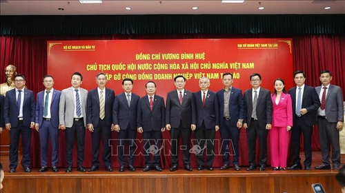 NA Chairman meets with Vietnamese business community in Laos