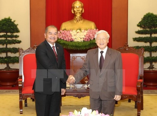 Vietnam, Laos reinforce special solidarity