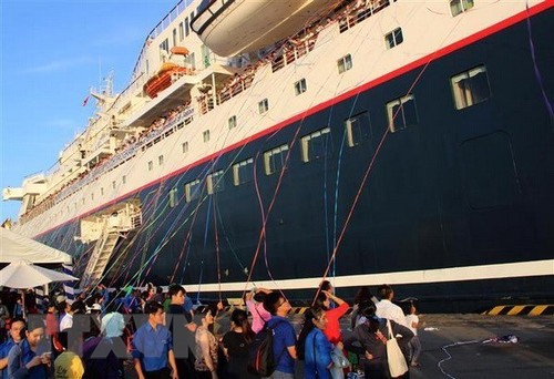 Le bateau de la jeunesse ASEAN - Japon Nippon Maru quitte Hô Chi Minh-ville
