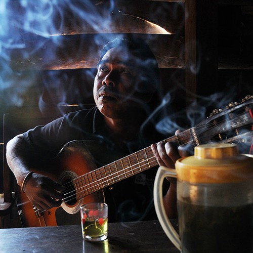 Y Phôn hát không bao giờ hú