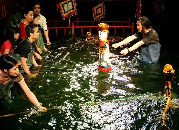 Vietnamese water puppet’s design and manipulation