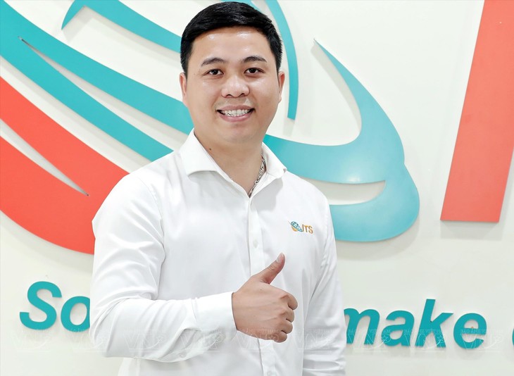 Young entrepreneur with passion to develop Vietnamese brand IT products
