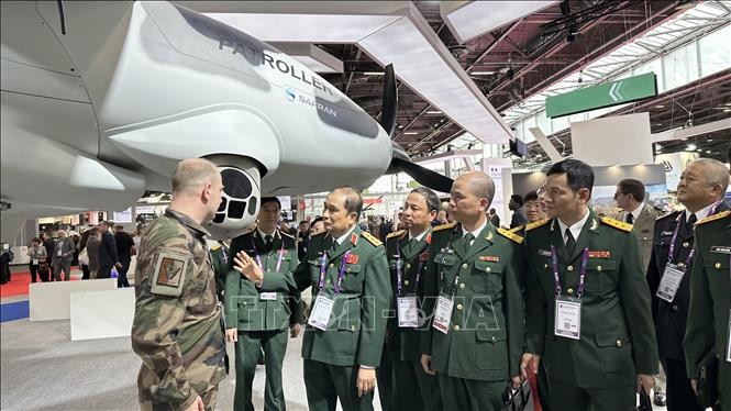 La France inaugure le salon de l’armement Eurosatory
